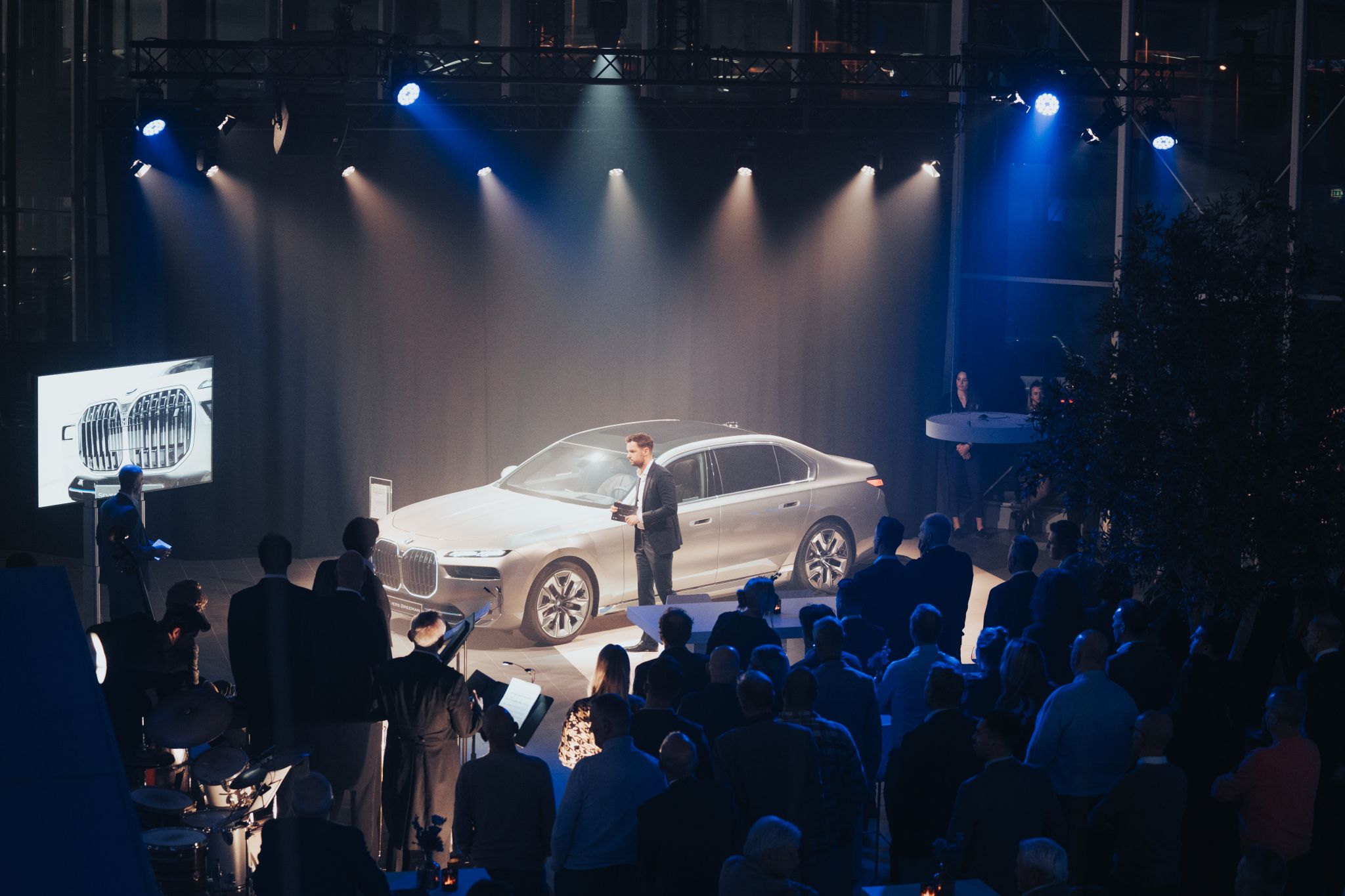 Severs Breeman onthult BMW i7 met Mario Ridder en Rotterdams ...