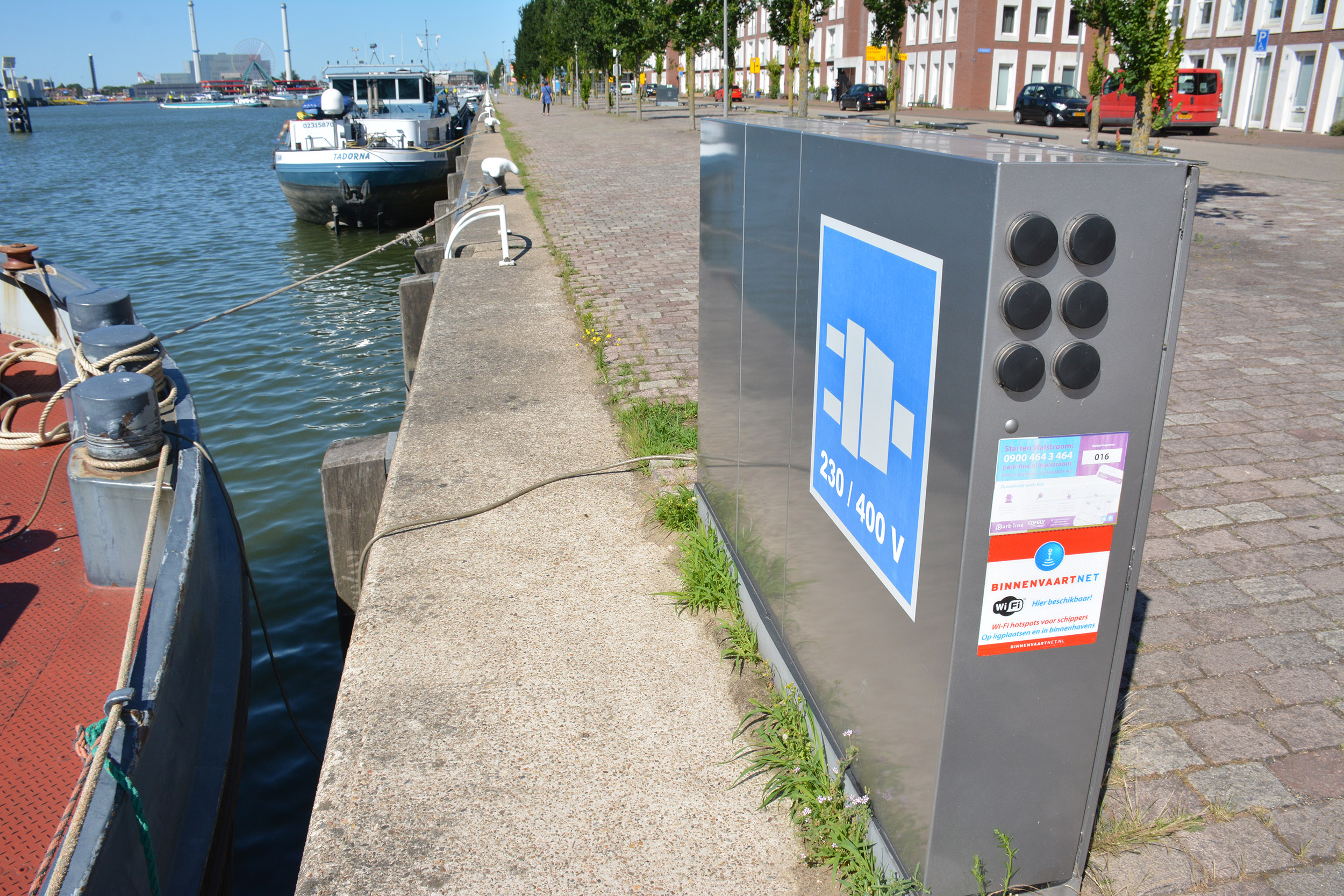 Rotterdam helpt havenbedrijven op weg met walstroom - Friends In Business